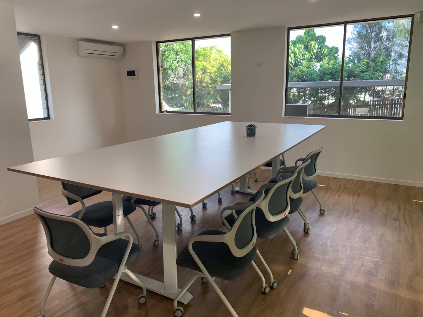 Heavy Duty 4 Leg Standing Desk with Custom Melamine Desk Top – Stando.